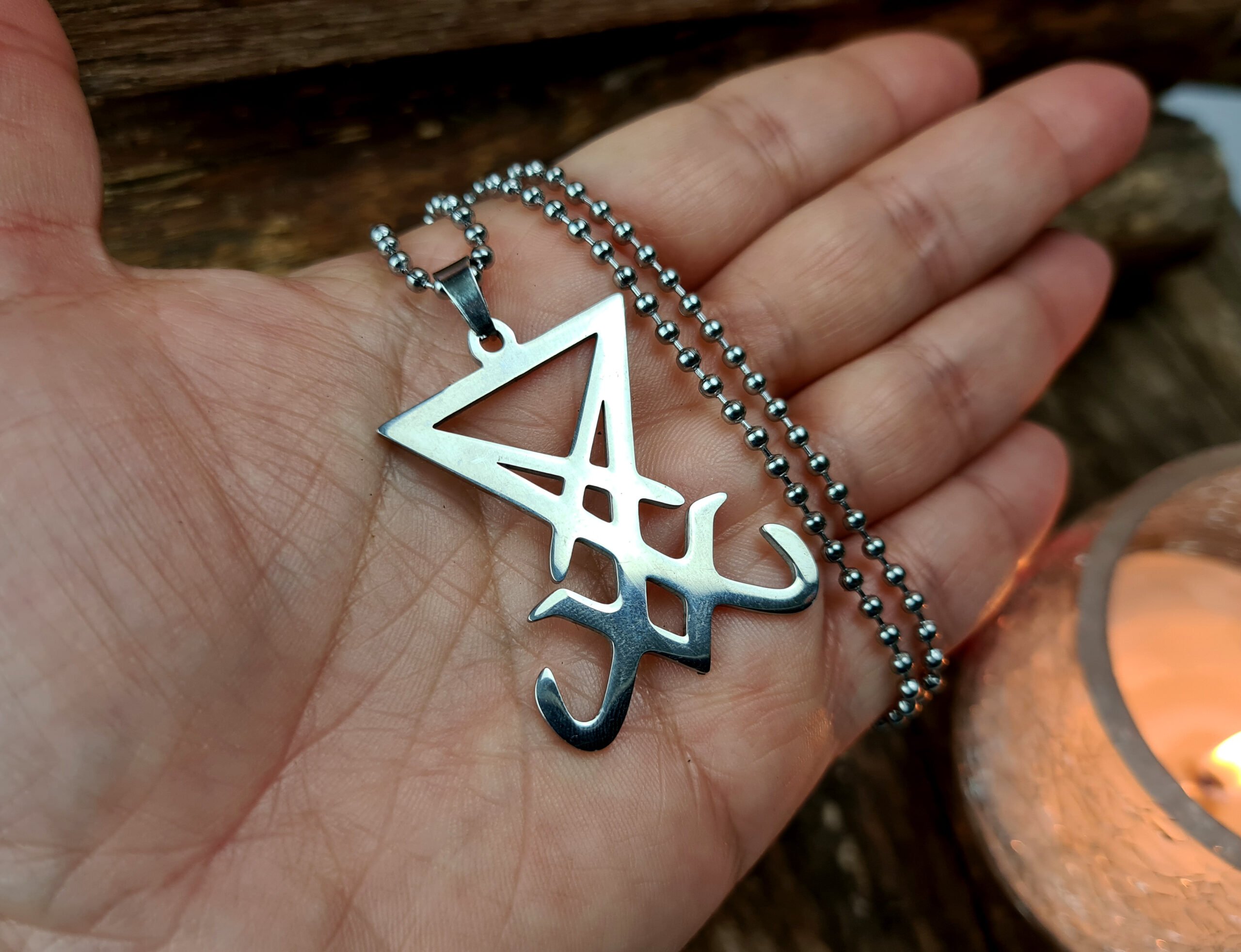 Sigilo Símbolo Lúcifer Pingente com Corrente • Além de Salém