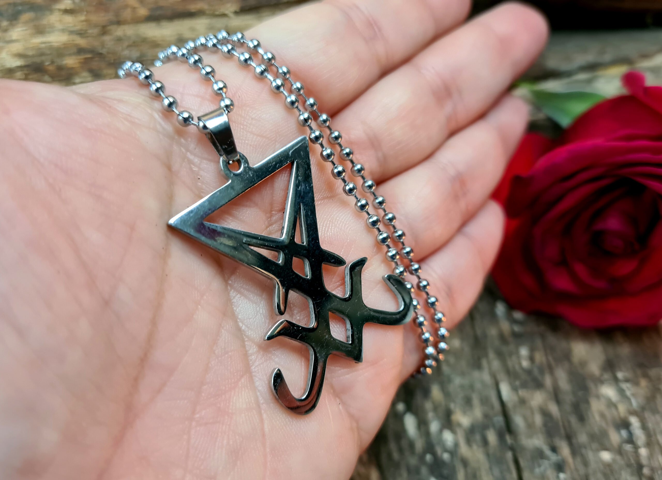 Sigilo Símbolo Lúcifer Pingente com Corrente • Além de Salém